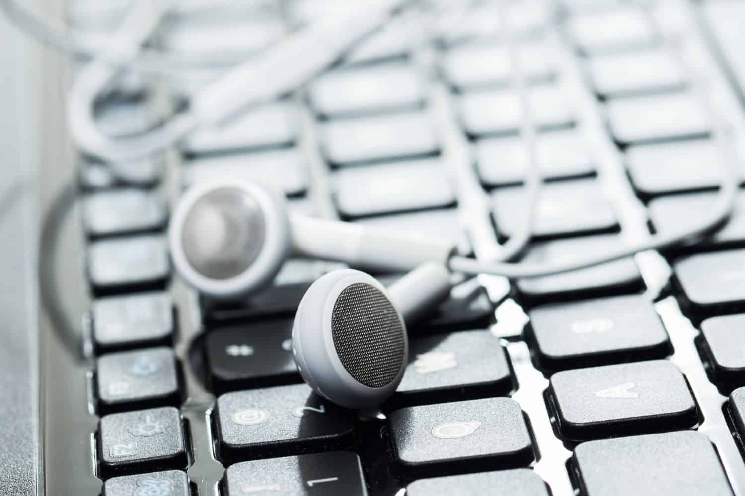 Critical Computer Noise Warnings - By Geeks On Command | 5 Troubling ...
